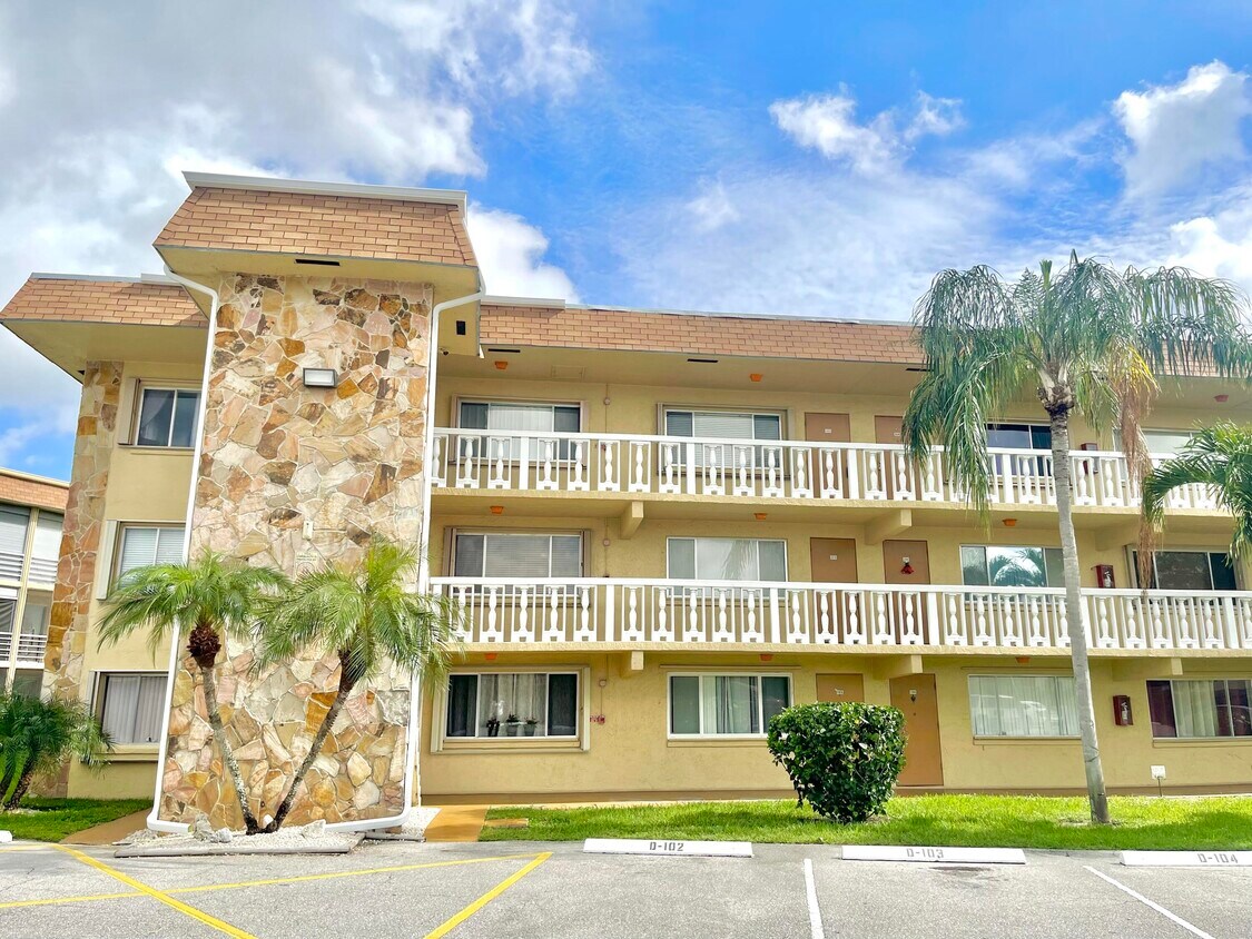 500 Village Green Cir W Unit 303, Palm Springs, FL 33461 - Condo for ...