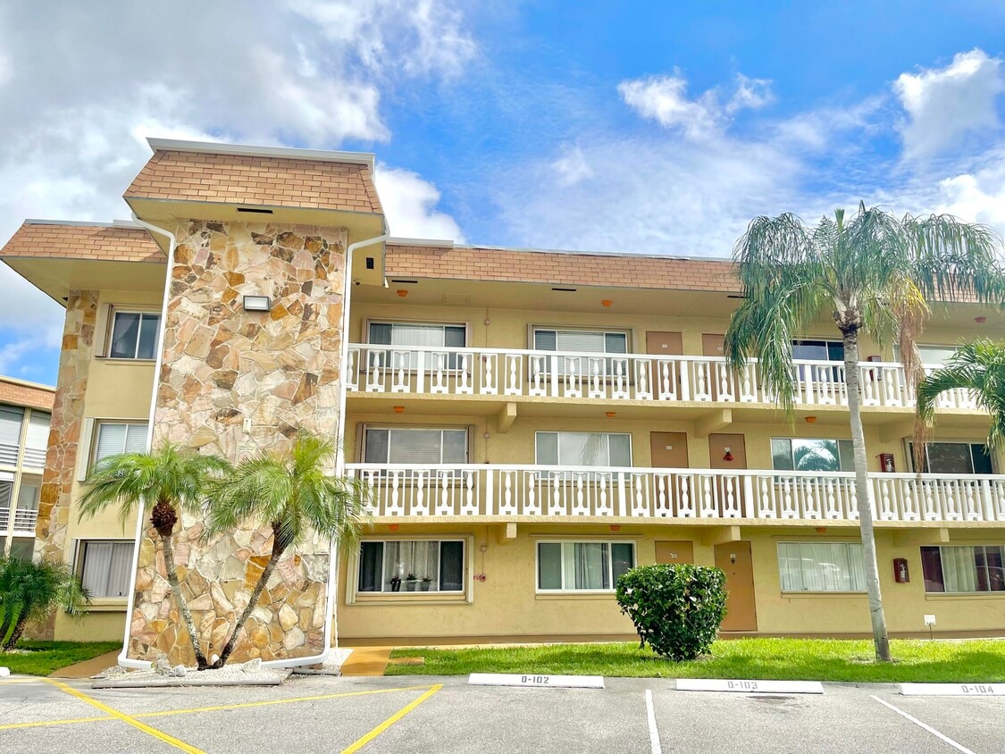 500 Village Green Cir W Unit 303, Palm Springs, FL 33461 - Condo for Rent in Palm Springs, FL ...