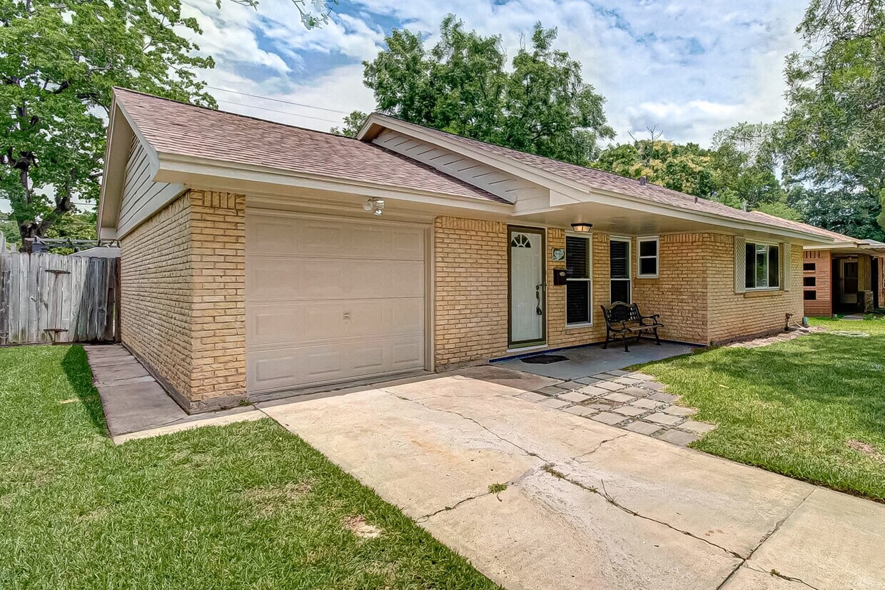 5118 Libbey Dr, Houston, TX 77092 - House Rental in Houston, TX ...