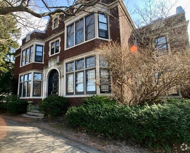 Park Avenue Apartments for Rent with a Yard - Rochester, NY - Updated ...