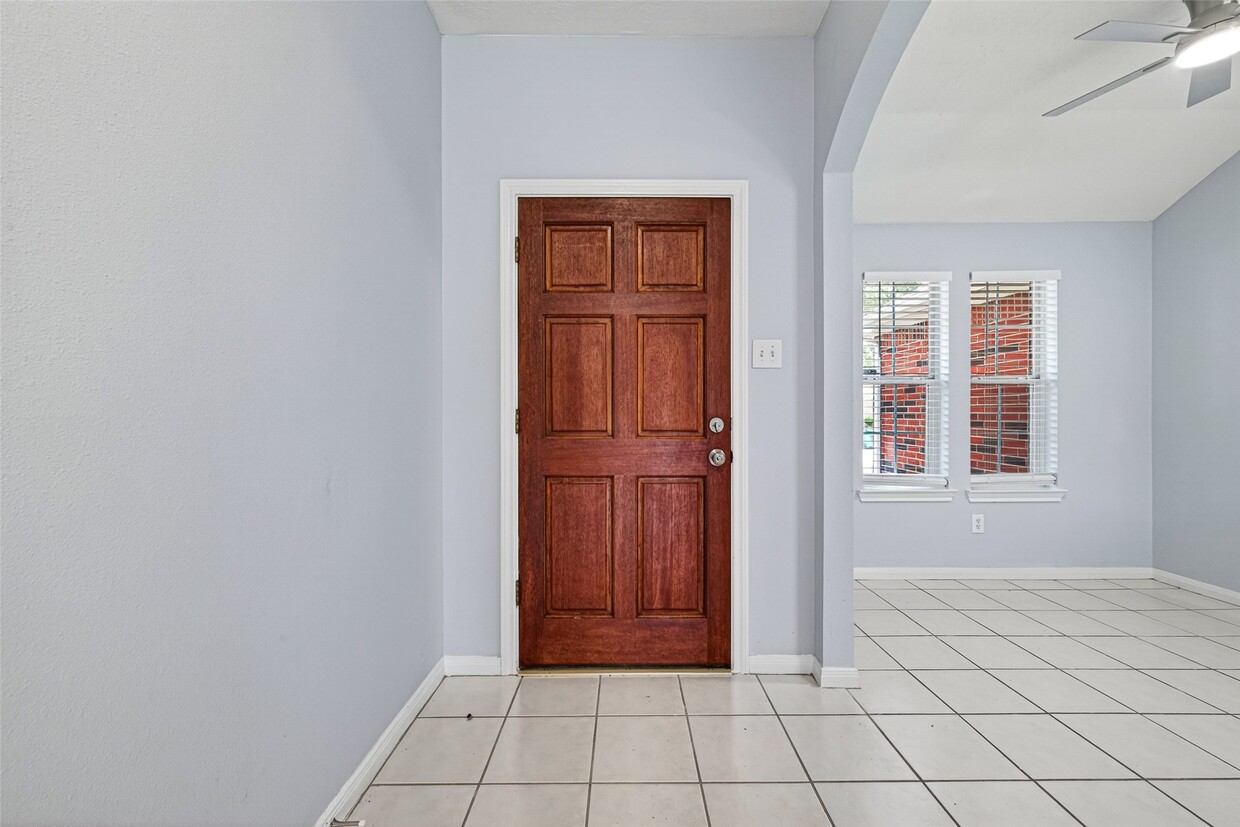 8810 Barron Wood Cir E, Houston, TX 77083 - House Rental in Houston, TX ...