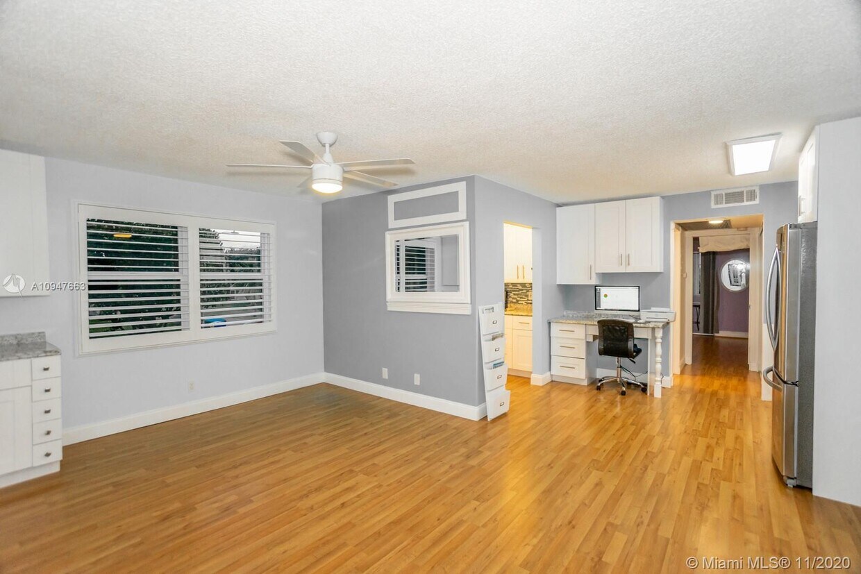 17 Chatham A, West Palm Beach, FL 33417 - Condo for Rent in West Palm ...