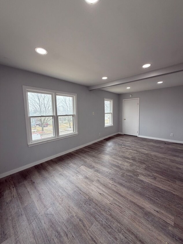 806 16th St S Unit Upper, Escanaba, MI 49829 - Room for Rent in ...