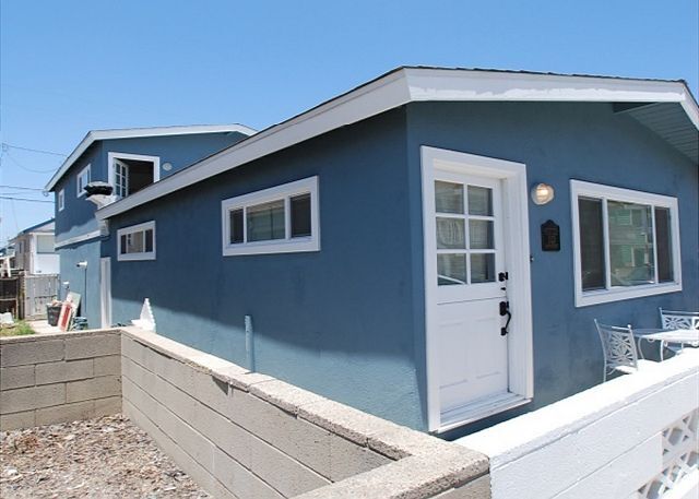 Lido Peninsula Resort Apartments for Rent with Hardwood Floors ...