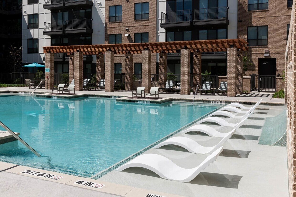1111 S Cesar Chavez Blvd Unit A-80, Dallas, TX 75201 - Room for Rent in ...