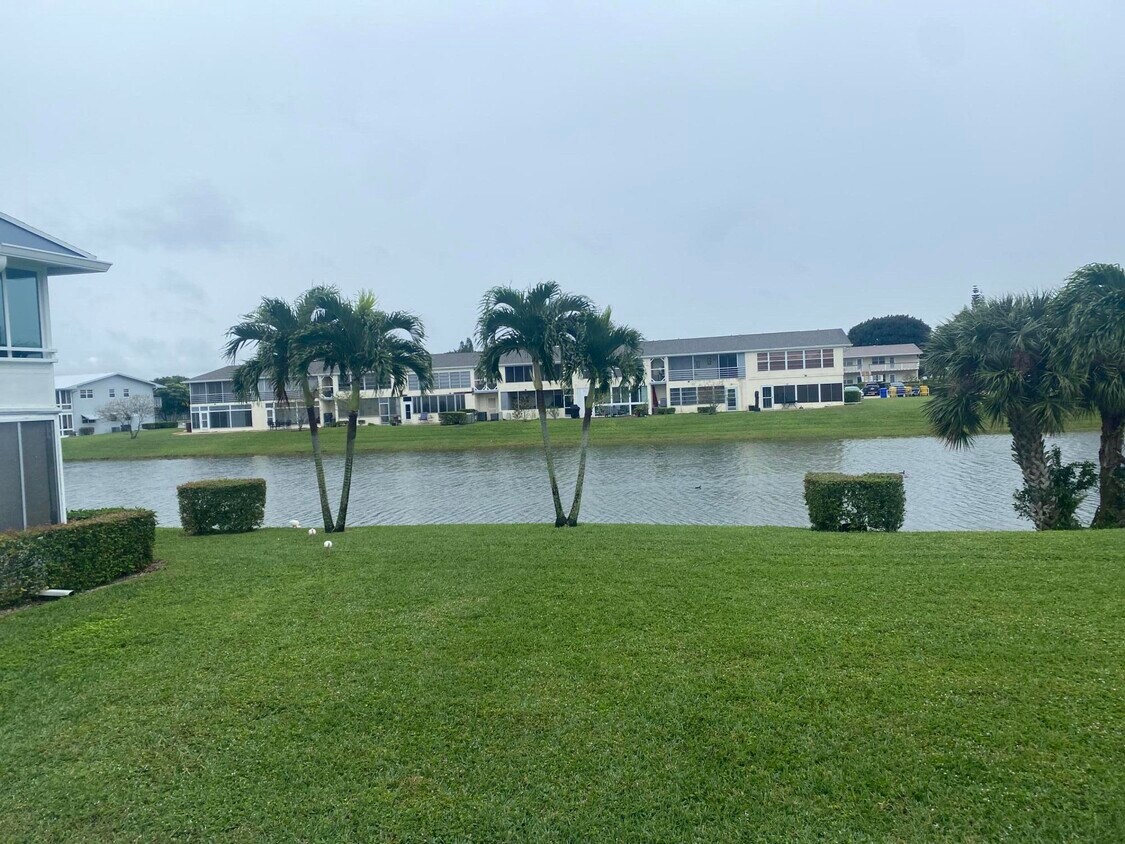 19 Chatham A, West Palm Beach, FL 33417 - Condo for Rent in West Palm ...