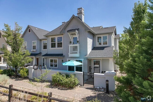 Somersett Town Center Residential Apartments for Rent with a Swimming ...