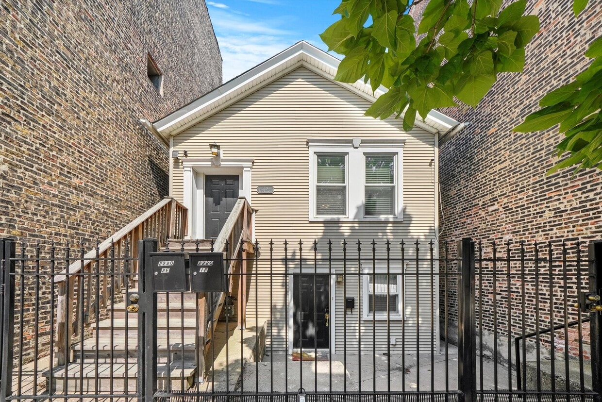 2220 W Taylor St, Chicago, IL 60612 - House Rental in Chicago, IL ...