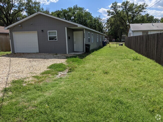 Stanley/Aley Houses for Rent with a Garage - Wichita, KS - 10 Homes ...