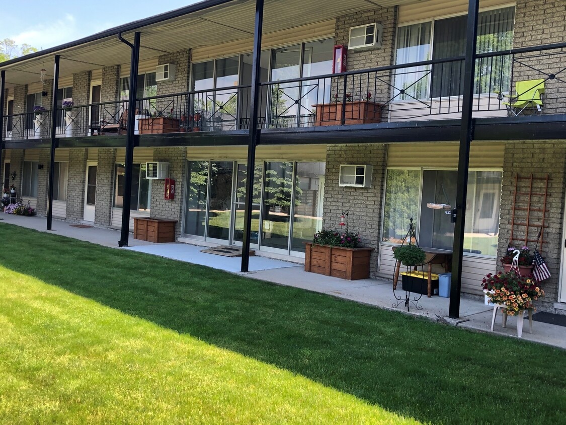 Silver Pines Apartments - 2849 15th Ave Port Huron, MI 48060 ...