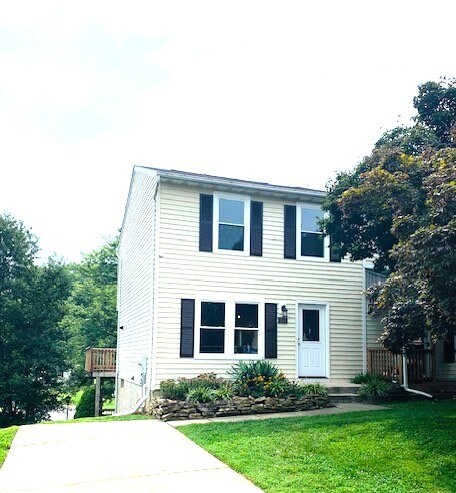 Spout Hill Manor Apartments for Rent with a Living Room - Sykesville ...