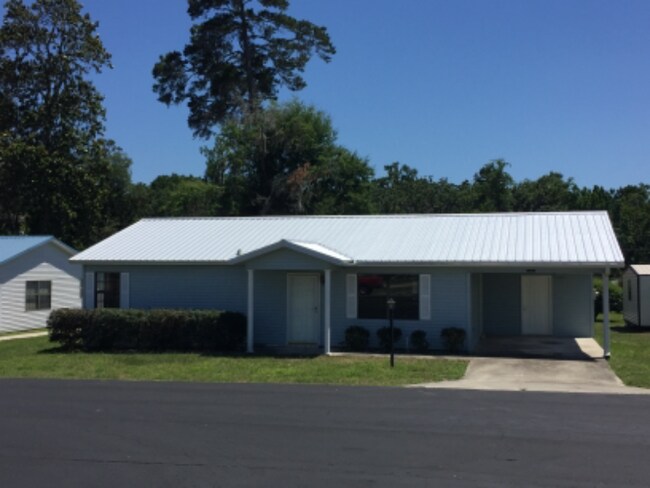 Apartments for Rent with a Swimming Pool in Watertown FL