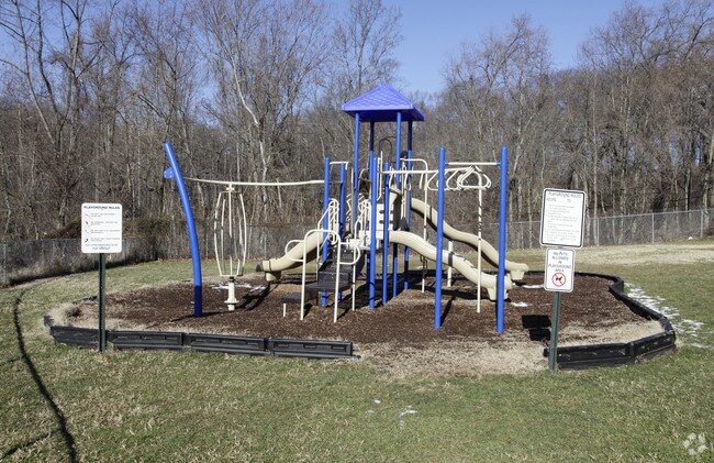 Summit Chase Apartments Rentals in Wilmington at 9 Courtyard Ln ...