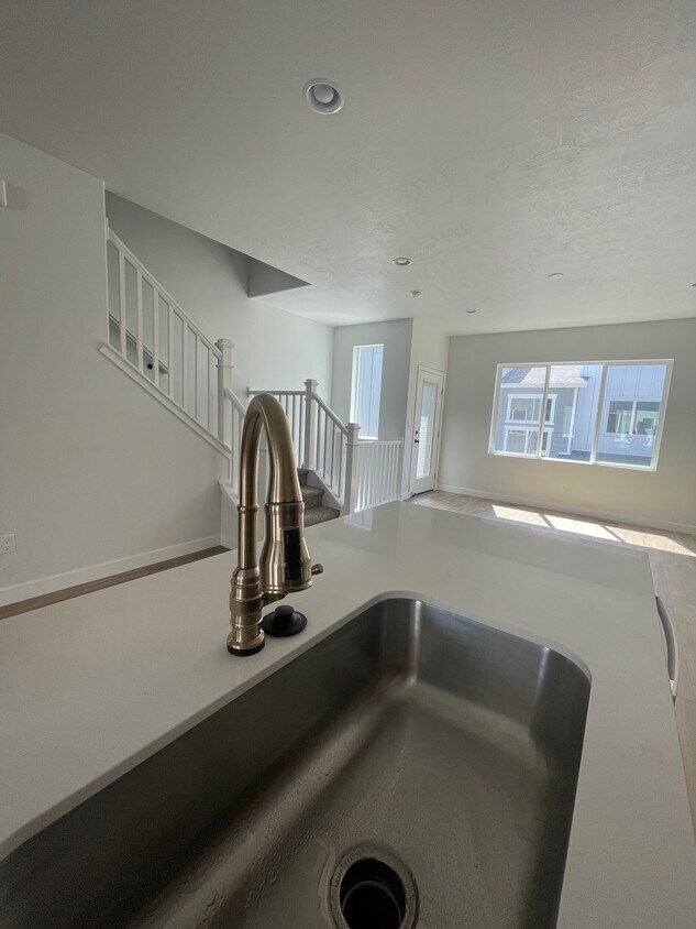 15071 S Reins Way, Bluffdale, UT 84065 - Townhome Rentals in Bluffdale ...