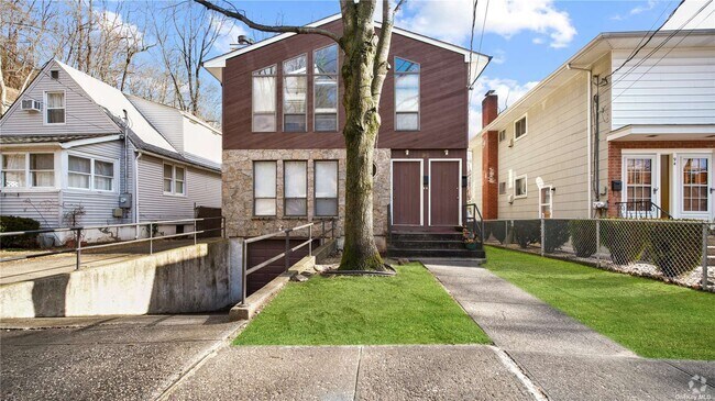 Beach Haven Apartments for Rent with a Swimming Pool - Port Washington ...