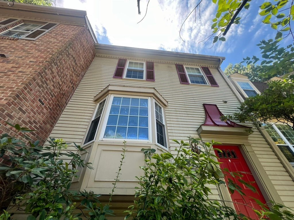 9585 Lindenbrook St, Fairfax, VA 22031 - Townhome Rentals in Fairfax VA ...