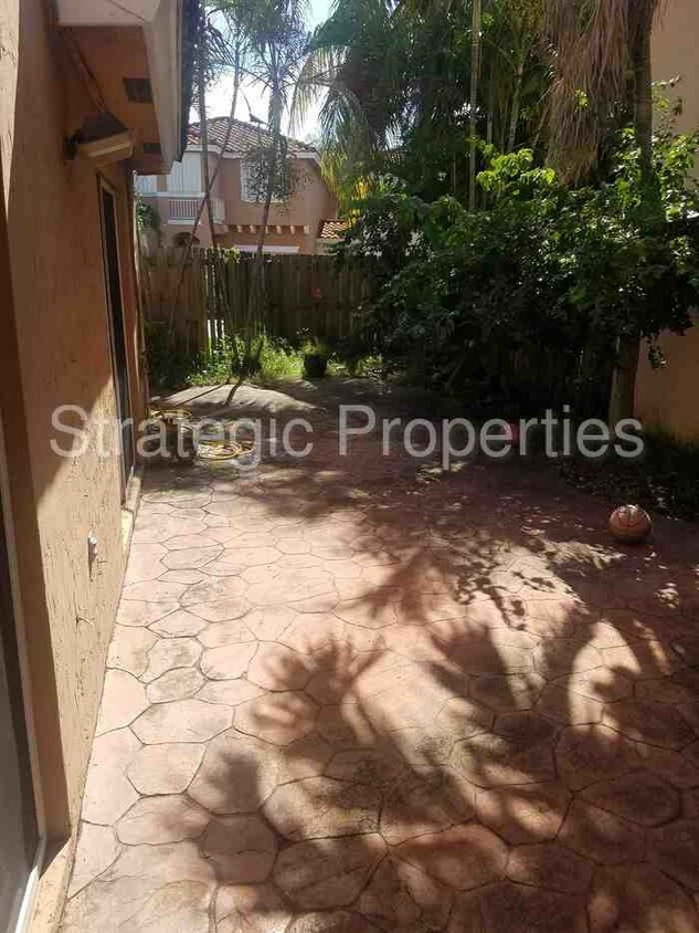 14906 SW 104th St Unit 52, Miami, FL 33196 - Room for Rent in Miami, FL | Apartments.com