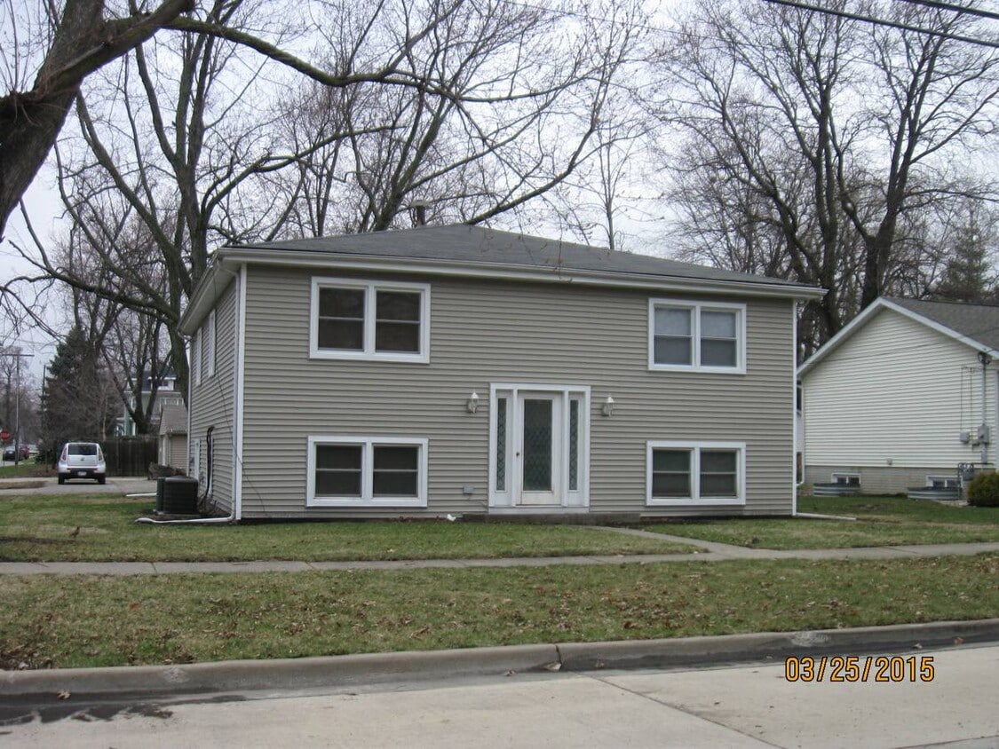 401 N Oak St Unit 1, Normal, IL 61761 - 401 N Oak St Normal, IL 61761 ...
