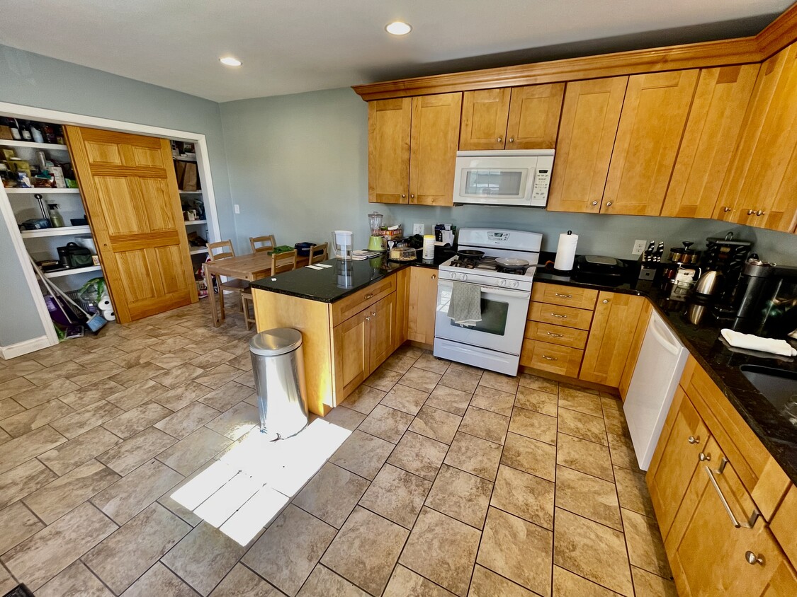 19 Emery St, Medford, MA 02155 - Townhome Rentals in Medford MA ...