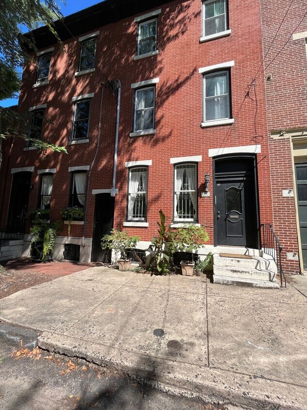 2313 Wallace St Unit 2nd/3rd Floor, Philadelphia, PA 19130 - Room for ...