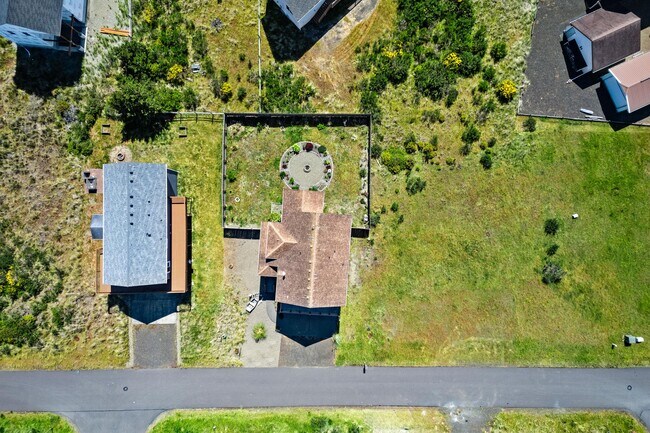 1472 Trade Wind Ave SW, Ocean Shores, WA 98569 - House Rental in Ocean ...