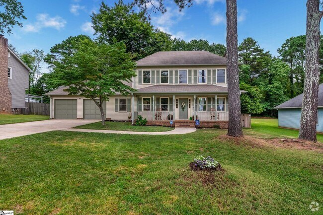 Pine Gate Apartments for Rent with Hardwood Floors - Greenville, SC - 1 ...