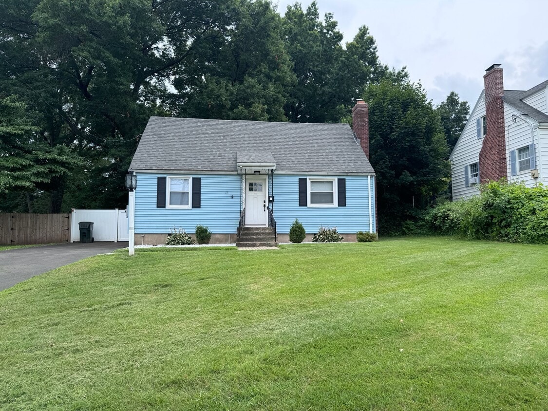 17 Francis Ave, Newington, CT 06111 - House Rental in Newington, CT ...