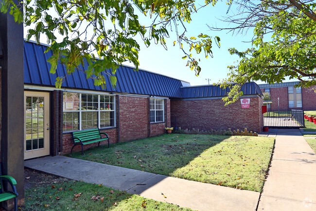 Ascend Apartments Apartments - 3507 N Service Rd Moore, OK | Apartments.com