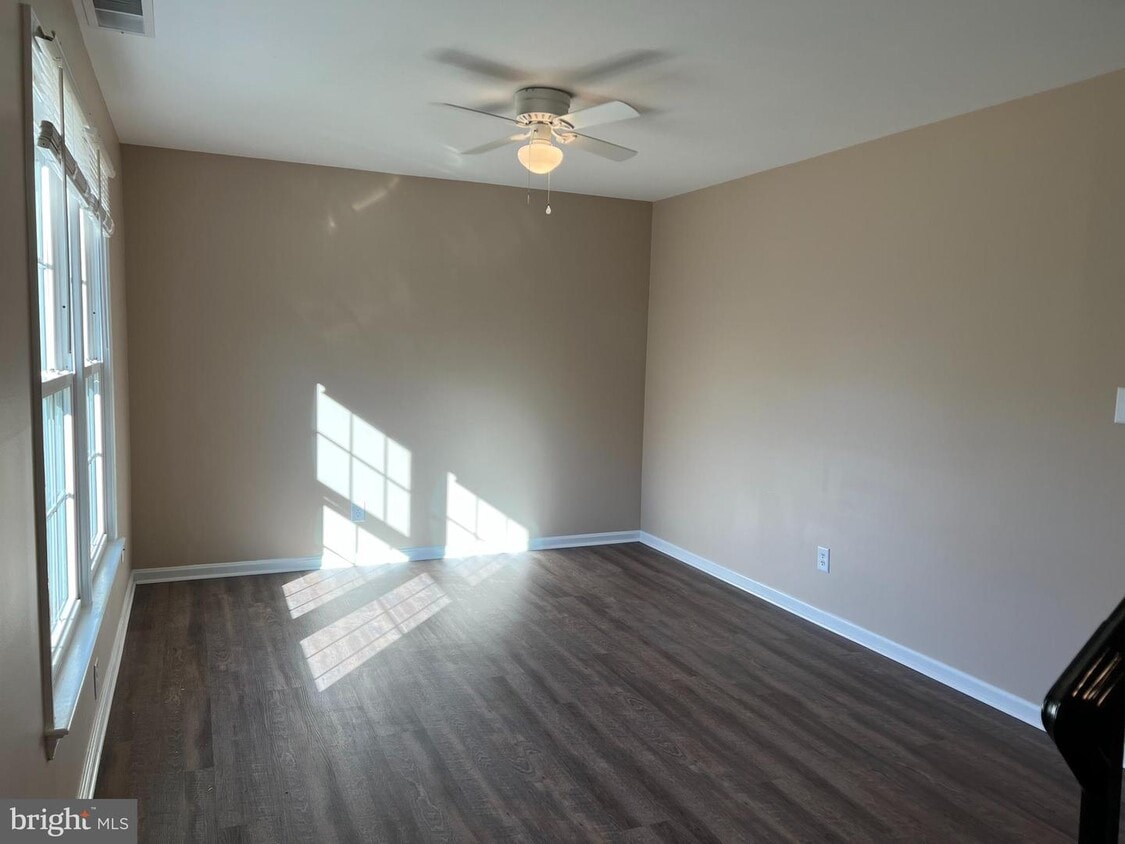 337 Clay St, Fredericksburg, VA 22408 - Townhome Rentals in ...