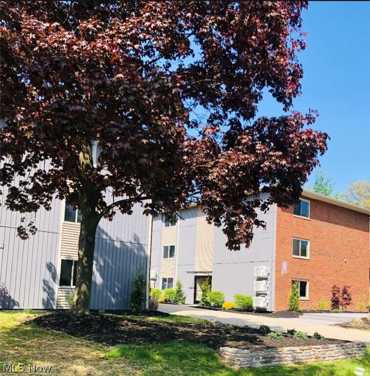 10532 Clifton Blvd Unit 208, Cleveland, OH 44102 - Room for Rent in ...