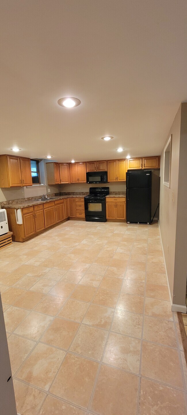 Rossland Lakes Apartments for Rent with a Swimming Pool - Saylorsburg ...