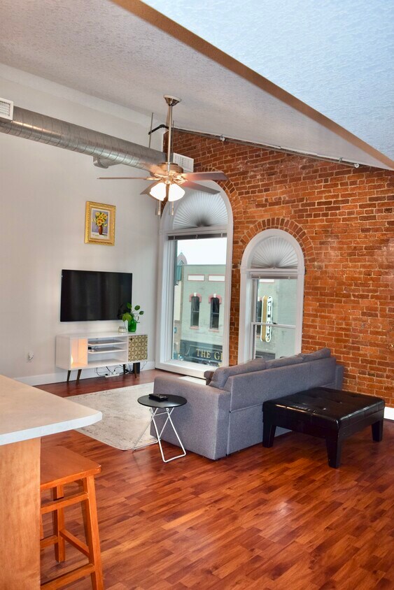 135 E Prairie Ave, Decatur, IL 62523 - Apartments in Decatur, IL ...