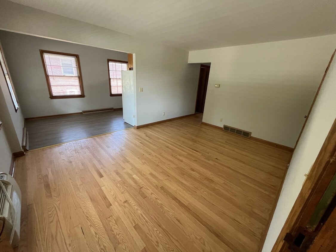 8504 W Howard Ave Unit 03, Milwaukee, WI 53228 - Room for Rent in ...