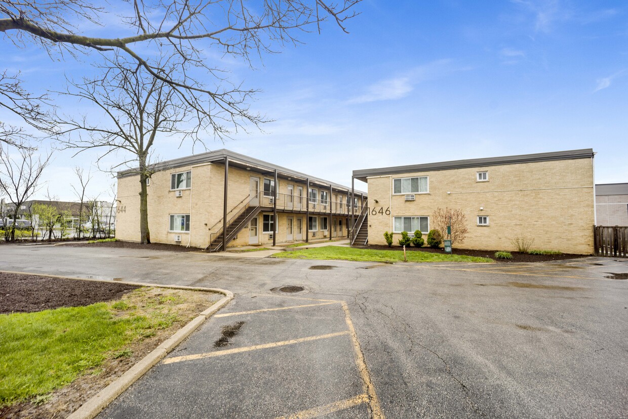 Chestnut Court Apartments - 1644-1646 Waukegan Rd Glenview, IL 60025 ...