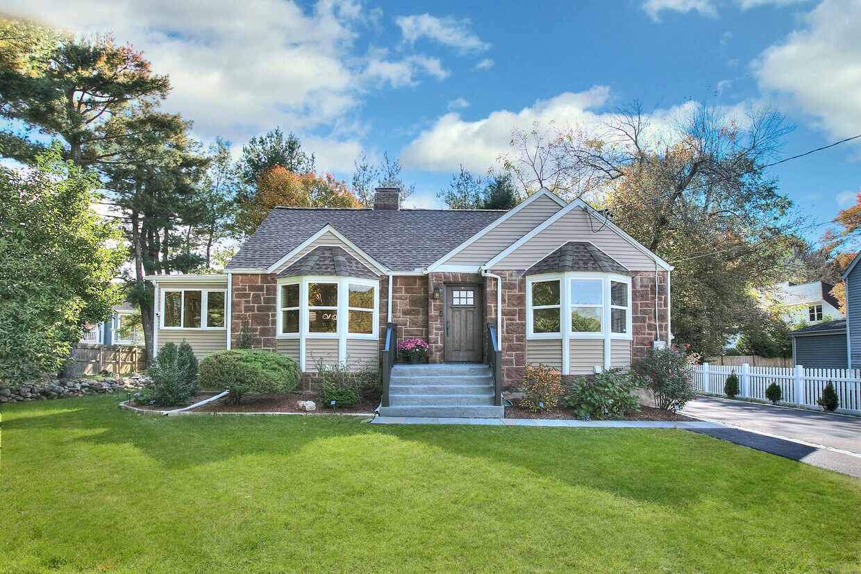 24 Mills St, Westport, CT 06880 - House Rental in Westport, CT ...