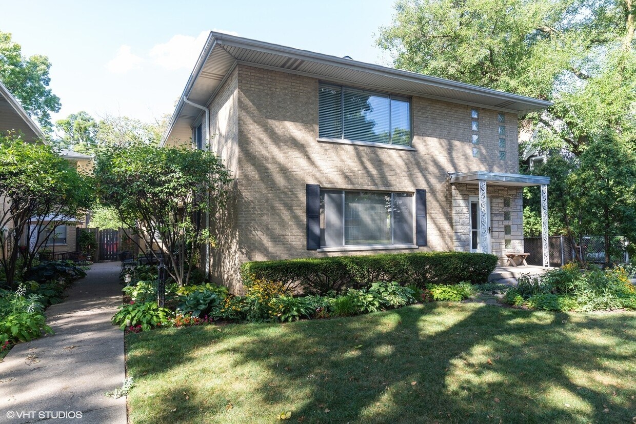 84 Pine Ave Unit 1A, Riverside, IL 60546 - Condo for Rent in Riverside ...