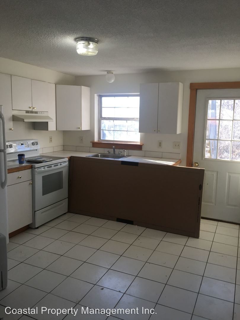 31 Roxbury St, Thomaston, ME 04861 - Condo for Rent in Thomaston, ME ...