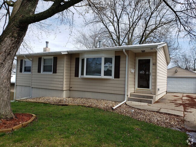 Terrace Ridge Apartments for Rent with Parking - Davenport, IA - 1 ...