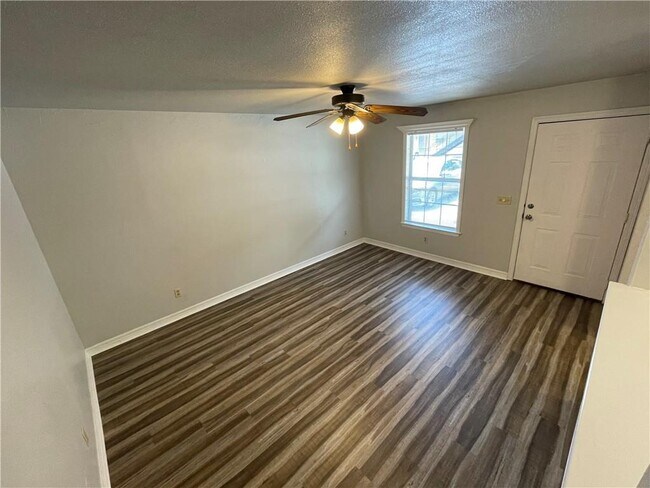 884 W Holly St Unit 10, Fayetteville, AR 72703 - Room for Rent in Fayetteville, AR | Apartments.com