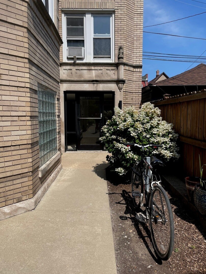 2837 N Sawyer Ave Unit 2R, Chicago, IL 60618 - Condo for Rent in ...