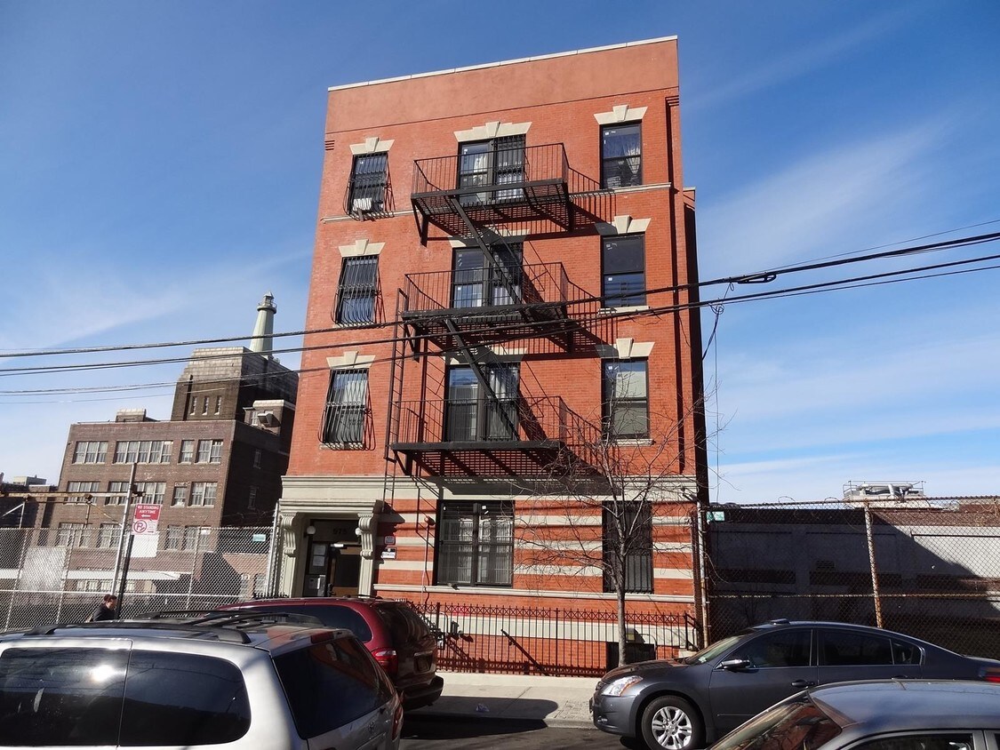 975 Summit Ave Unit 1-F, Bronx, NY 10452 - Room for Rent in Bronx, NY | Apartments.com