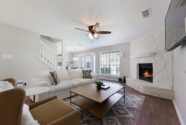 New Stone Canyon Apartments for Rent with High Ceilings - Round Rock ...