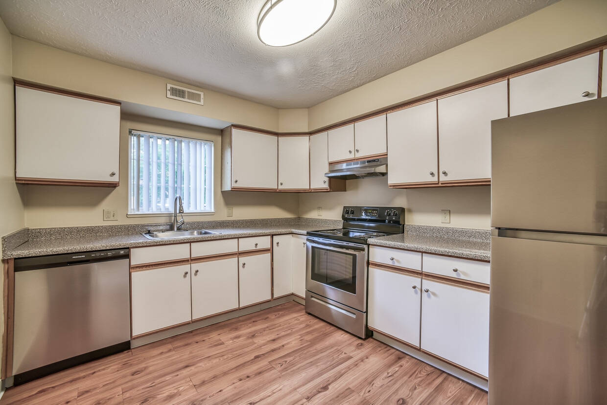 Glenwood Pointe - 3275 Glenbrook Dr Twinsburg, OH 44087 | Apartments.com