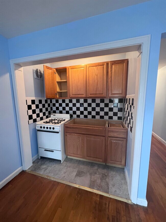 165 Vroom St Unit 2L, Jersey City, NJ 07306 - Room for Rent in Jersey ...