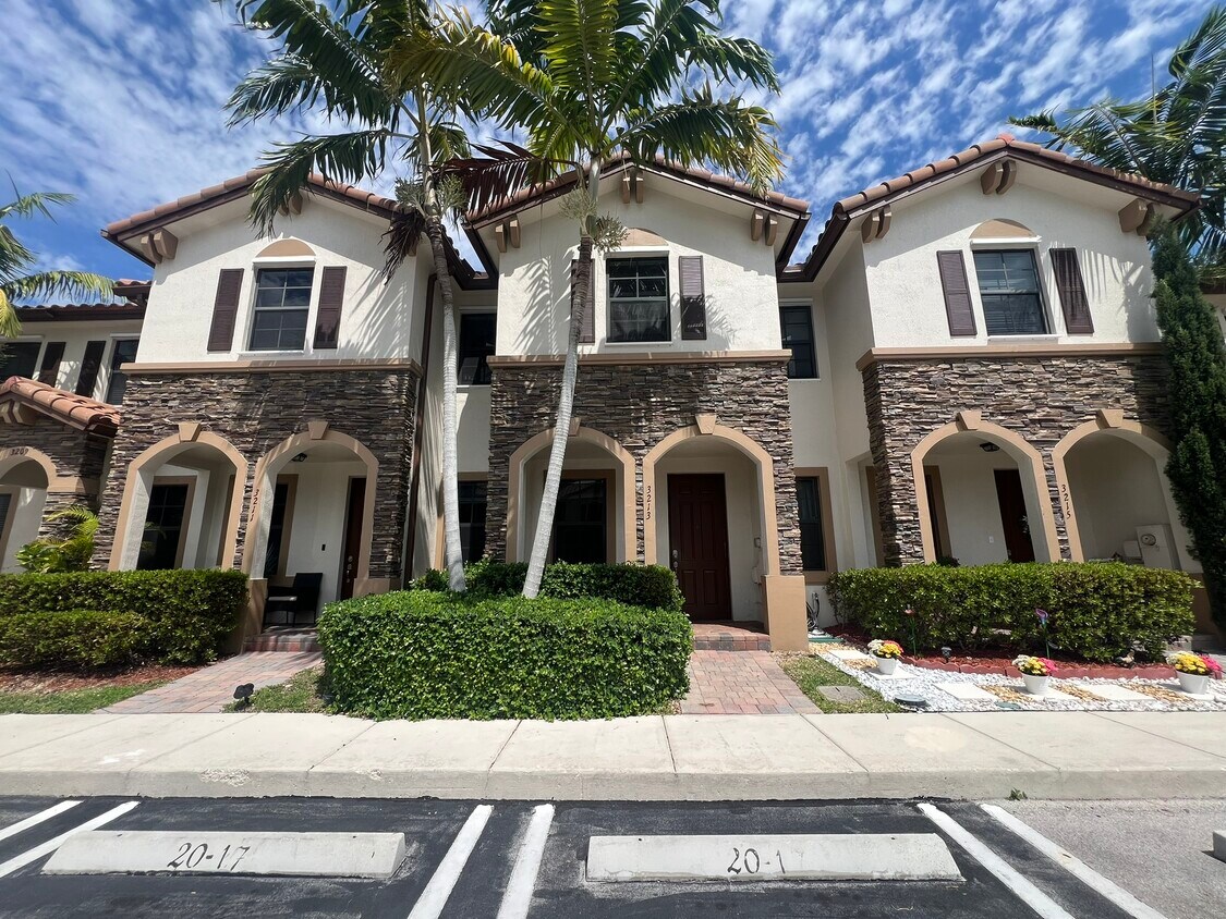 3213 SE 7th St, Homestead, FL 33033 - Townhome Rentals in Homestead FL ...