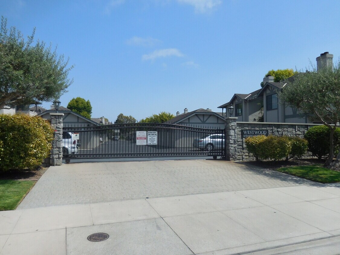 1051 Riker St, Salinas, CA 93901 - House Rental in Salinas, CA ...