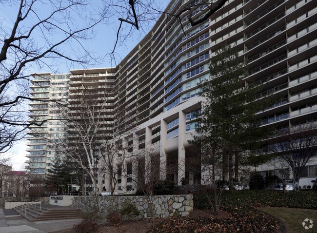 The Philadelphian Condominiums Apartments - Philadelphia, PA ...