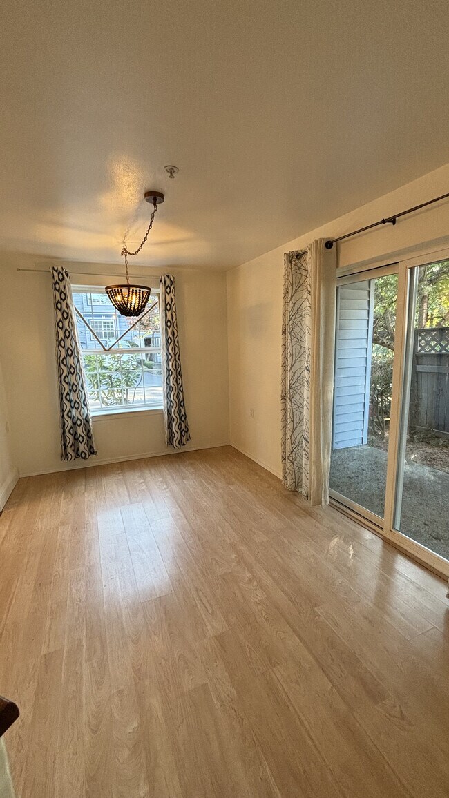 24018 26th Pl S Unit B 102, Des Moines, WA 98198 - Condo for Rent in ...