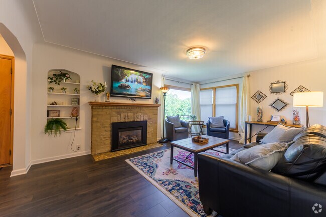 Keewaydin Apartments for Rent with a Swimming Pool - Minneapolis, MN ...