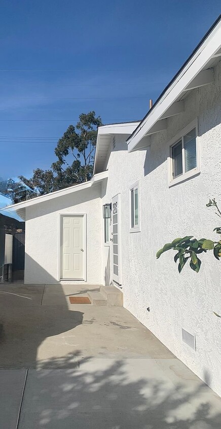 256 W Lomita Blvd, Los Angeles, CA 90744 | Apartments.com
